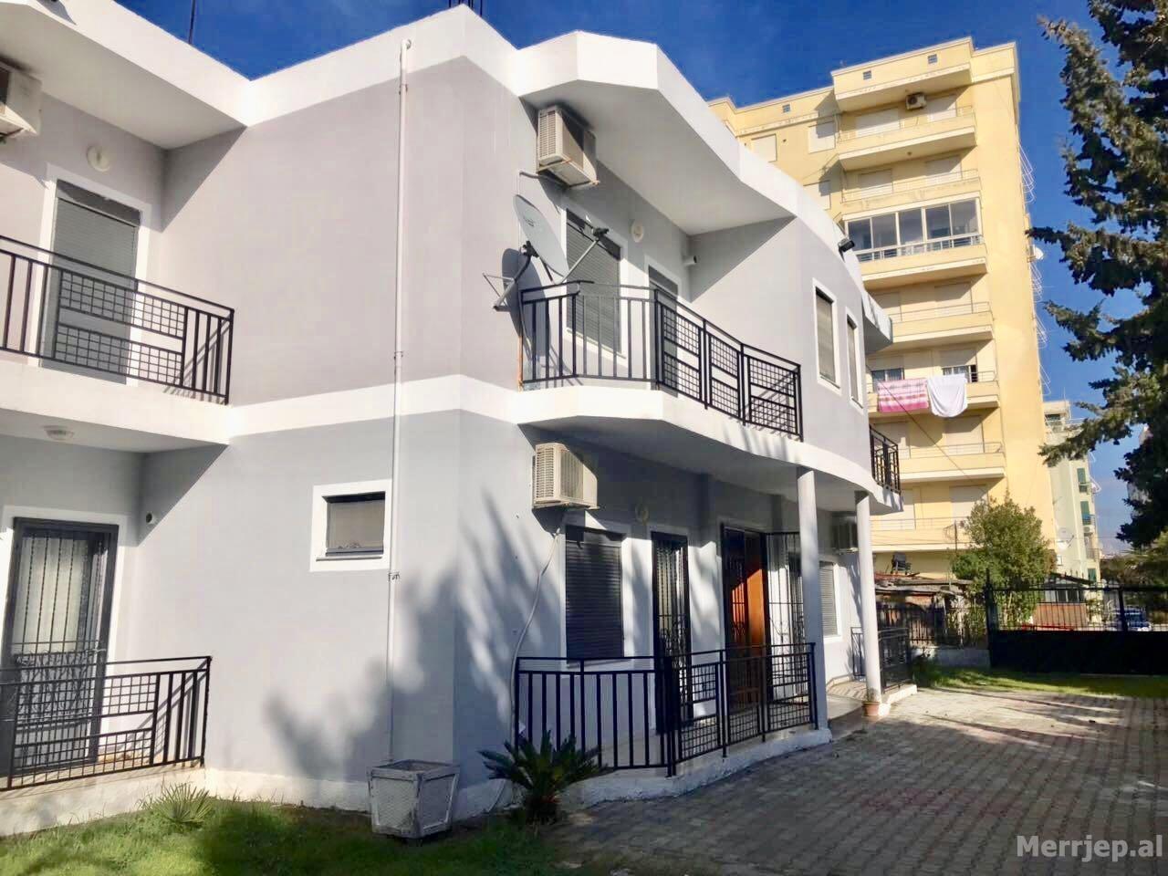 Shitet vila ne Durrës | Durrës